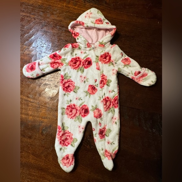 Laura Ashley | One Pieces | Laura Ashley Baby Infant Girls 3 Mo Plush ...